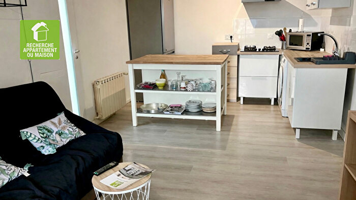 Appartement à louer - Bourgoin-Jallieu, Montbernier, Côteaux - 1 pièce