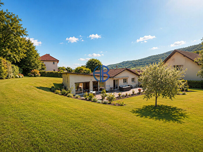 Maison 7 pièces à Saint-Geoire-en-Valdaine, à vendre