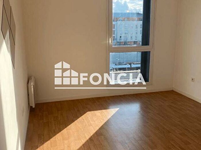 Appartement à louer - Les Martraits, Mantes-la-Jolie - 3 pièces - 2 chambres