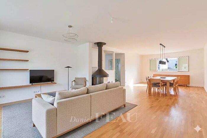 Maison à louer - Nanterre, Plateau - 9 pièces - 6 chambres