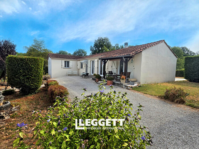 Vouzan - Maison 9 pièces à vendre
