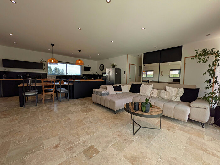 Maison 5 pièces à Izernore, à vendre
