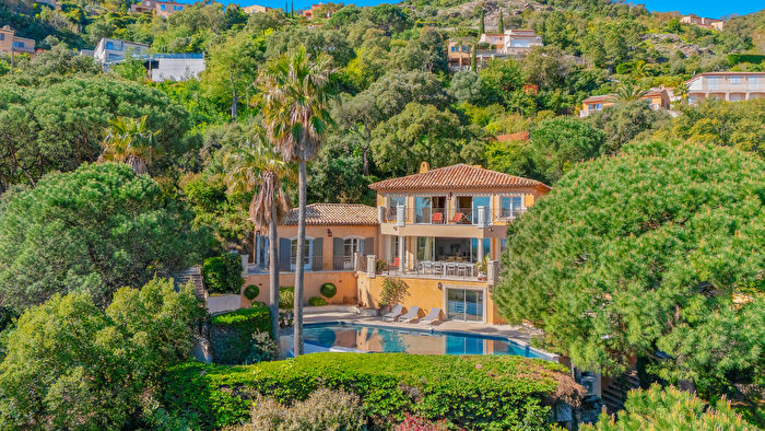 Maison à vendre - Cavalaire-sur-Mer, Pierrugues, Mannes, Canissons - 12 pièces - 8 chambres