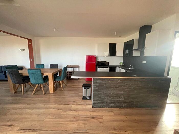 Appartement à louer - Tourlaville, Ouest - 2 pièces - 1 chambre