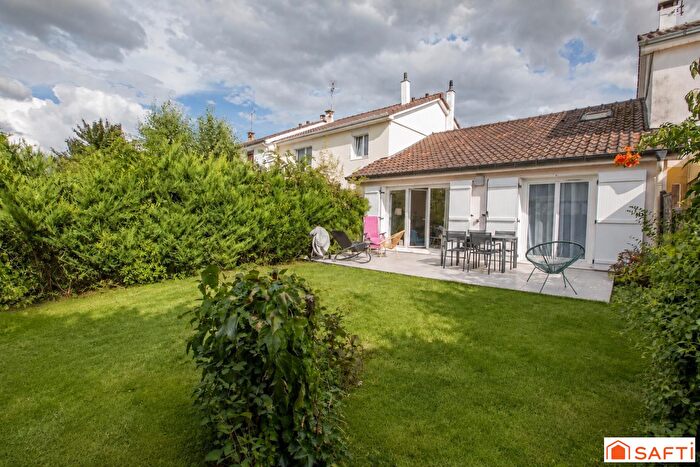 Maison 5 pièces à vendre à Le Mesnil-Saint-Denis