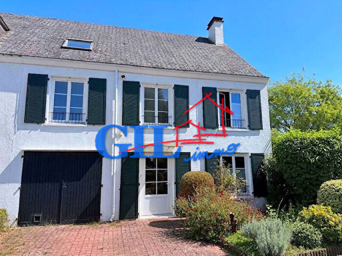 Vert-Saint-Denis : Maison 9 pièces à vendre