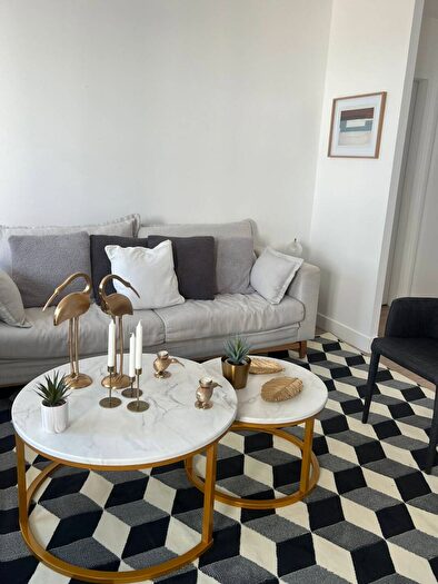 Appartement à louer - Eiffel, Levallois-Perret - 3 pièces - 2 chambres