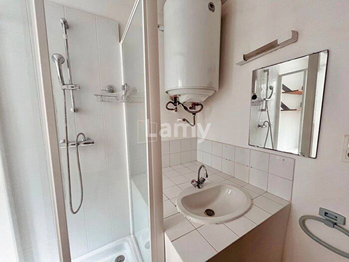 Centre Ville, Aix-en-Provence : Appartement 1 pièce à louer