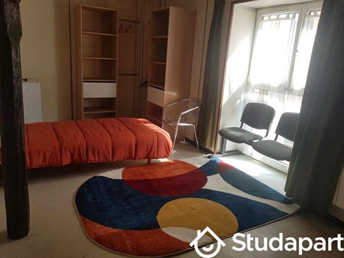 Appartement à louer - Carmes-République, Orléans - 1 pièce - 11 chambres