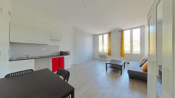 Appartement à louer - Saint-Étienne, La Terrasse, Bel Air, Bergson, Carnot - 1 pièce