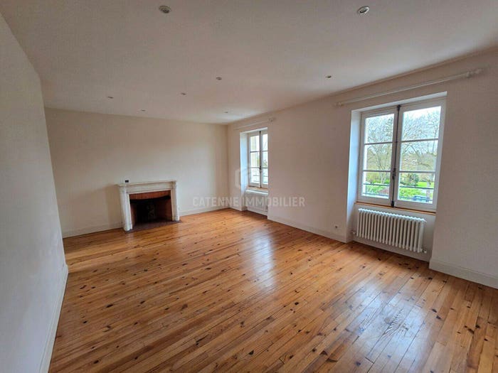 Centre Ville, Crépy-en-Valois : Appartement 4 pièces à louer