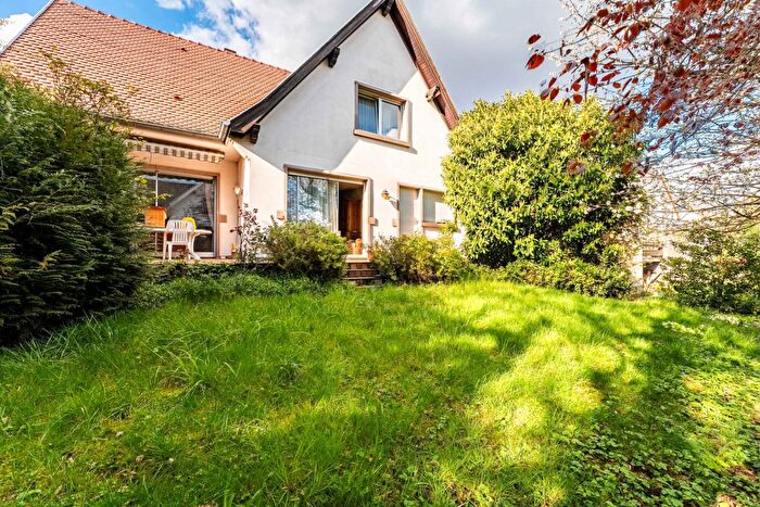 Maison à vendre - Strasbourg, Cité de lIll - 7 pièces - 4 chambres