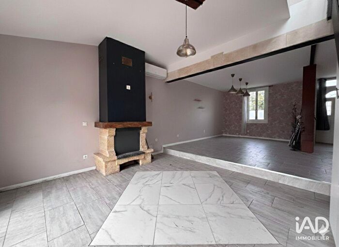 Maison à louer - Saint-Seurin-sur-lIsle - 4 pièces - 3 chambres