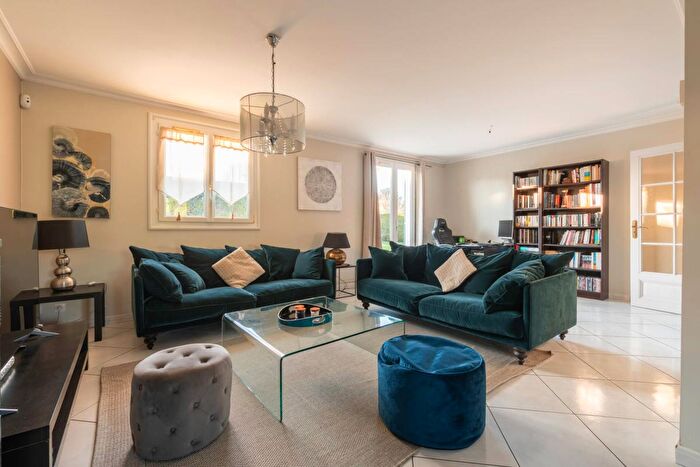 Maison à vendre - Saint-Pavace - 8 pièces - 5 chambres