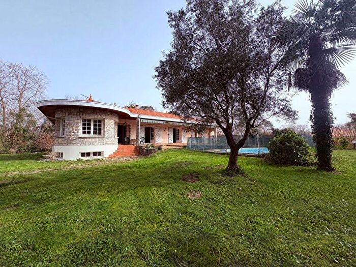 Maison à vendre - Saint-Martin-de-Hinx - 7 pièces - 5 chambres