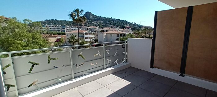 Appartement à louer - Hyères, Maurels - 2 pièces - 1 chambre