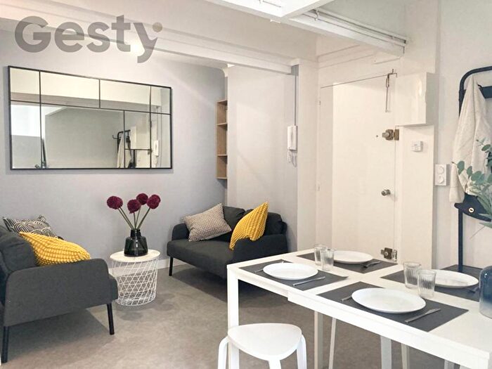 Appartement à louer - Quartiers Nord-Est, Jeanne dArc - 5 pièces - 3 chambres