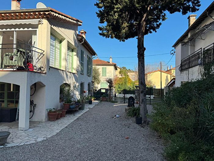 Maison à vendre - Vence, Centre-ville - 5 pièces - 2 chambres