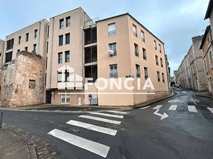 Appartement à louer - Trois Quartiers-Centre Ville, Poitiers - 3 pièces - 2 chambres