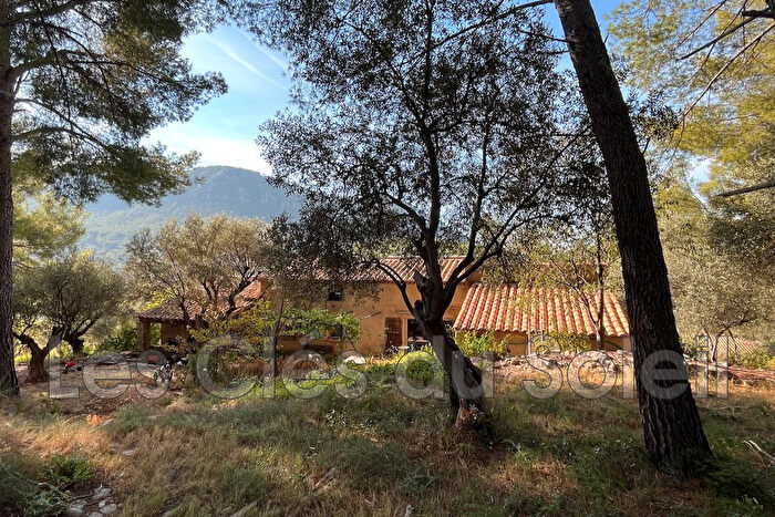 Maison à vendre - Le Revest-les-Eaux - 6 pièces - 4 chambres