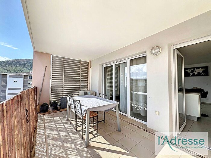 Appartement à louer - Sarrola-Carcopino - 3 pièces - 2 chambres