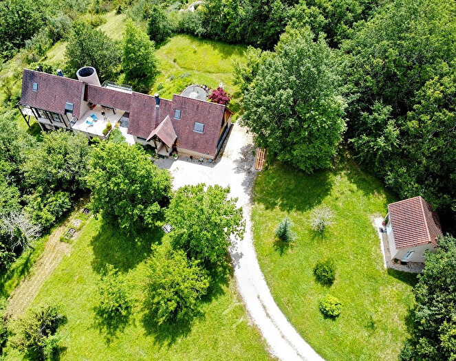 Rouffignac-Saint-Cernin-de-Reilhac : Maison 7 pièces à vendre