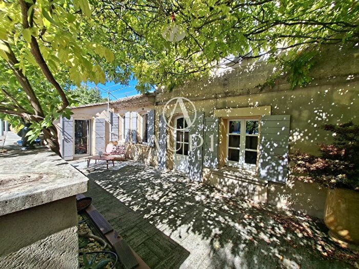 Maison à vendre - Saint-Étienne-du-Grès - 5 pièces - 3 chambres