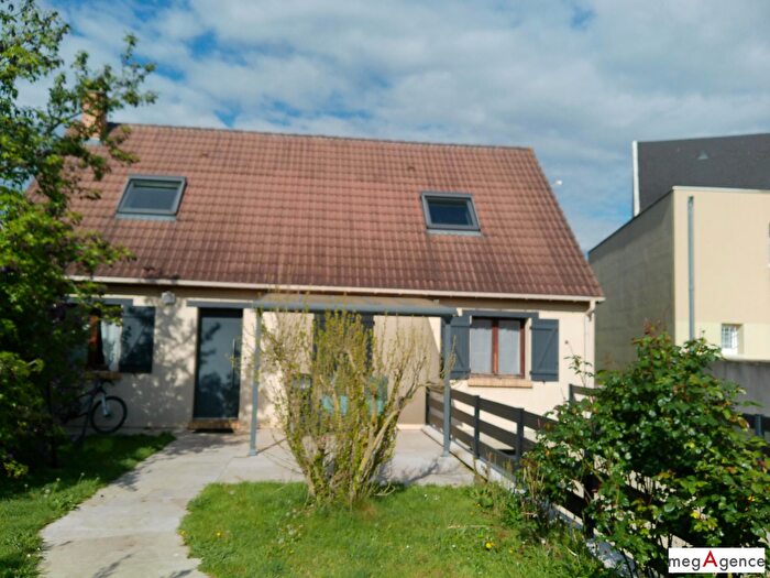 Maison 8 pièces à Champhol, à vendre
