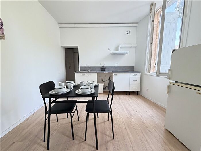 Saint-André-de-Cubzac : Appartement 1 pièce à louer