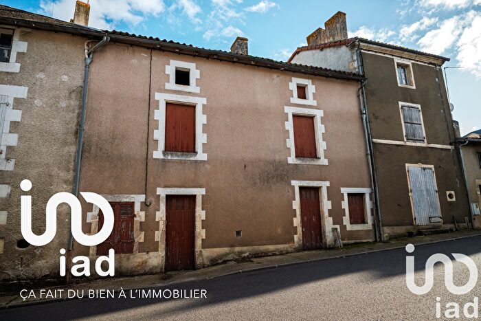 Maison à vendre - Sommières-du-Clain - 4 pièces - 3 chambres