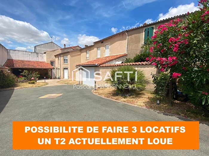 La Châtaigneraie : Maison 14 pièces à vendre