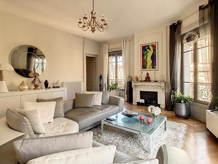 Appartement à louer - Presquîle, Centre ville, Cordeliers, Lyon ème arrondissement - 5 pièces - 4 chambres