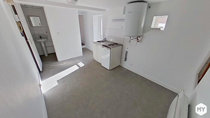 Appartement à louer - Clermont-Ferrand, Delille, Cathédrale, La Gare - 1 pièce - 1 chambre