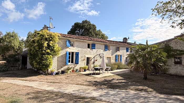 Maison 9 pièces à vendre - Saint-Hilaire-de-Villefranche
