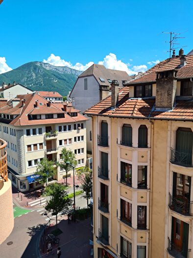 Appartement à louer - Annecy, Centre-ville, Vieille ville, Marquisats - 2 pièces - 1 chambre
