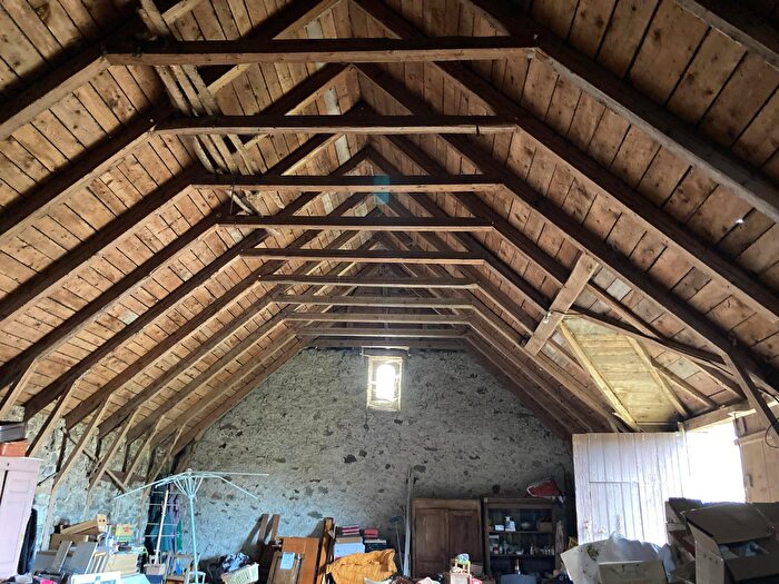 Maison à vendre - Menet - 2 pièces - 1 chambre