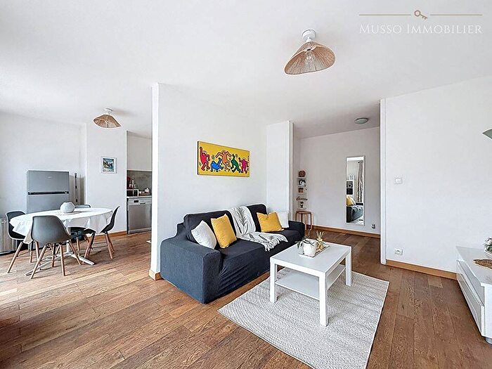 Appartement à louer - Marseille ème arrondissement - 4 pièces - 3 chambres