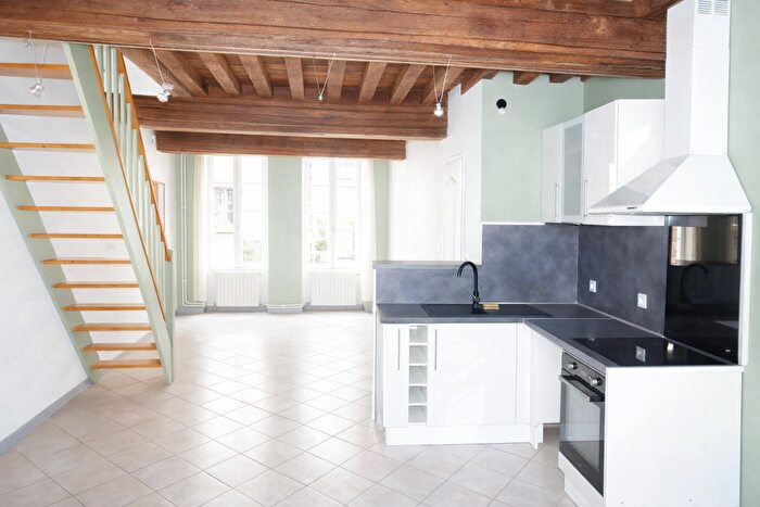 Appartement à louer - Autun, Centre-ville - 4 pièces - 3 chambres