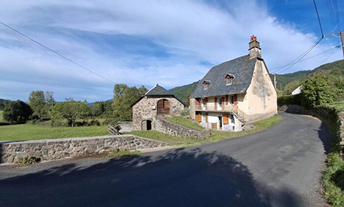 Maison à vendre - Vic-sur-Cère - 4 pièces - 3 chambres