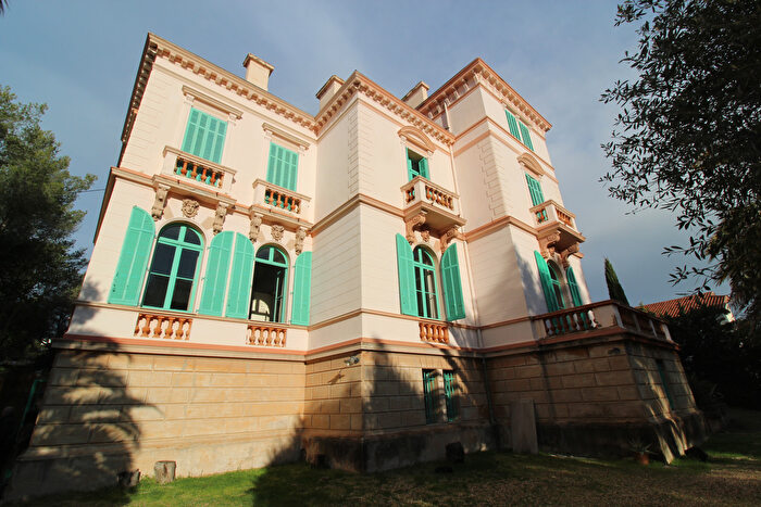 Maison à vendre - Saint-Raphaël, Plateau Notre-Dame - 12 pièces - 7 chambres