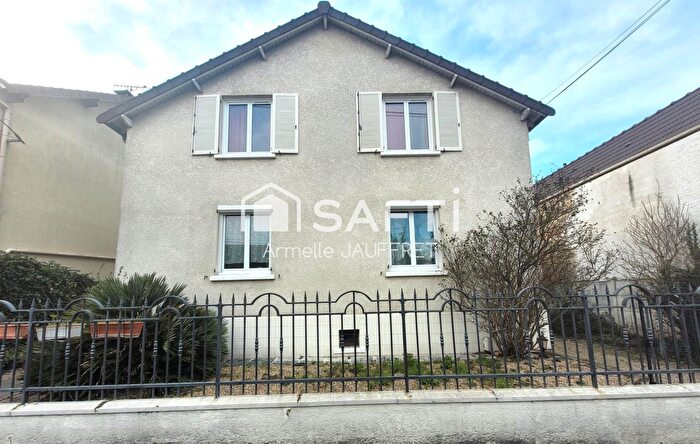 Maison à vendre - Saint-Brice-sous-Forêt, Centre-ville, Clos - 5 pièces - 3 chambres