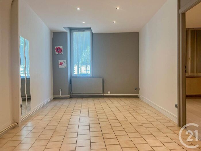 Champagne-au-Mont-dOr : Appartement 2 pièces à louer