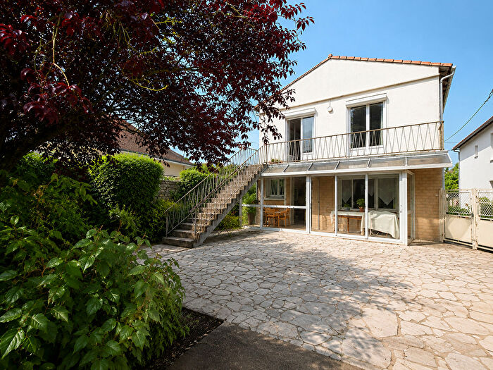 Maison 7 pièces à Mauzé-sur-le-Mignon, à vendre