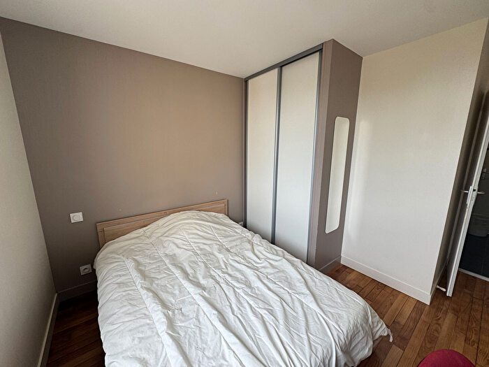 Appartement à louer - Quartiers Nord-Est, Jeanne dArc - 1 pièce