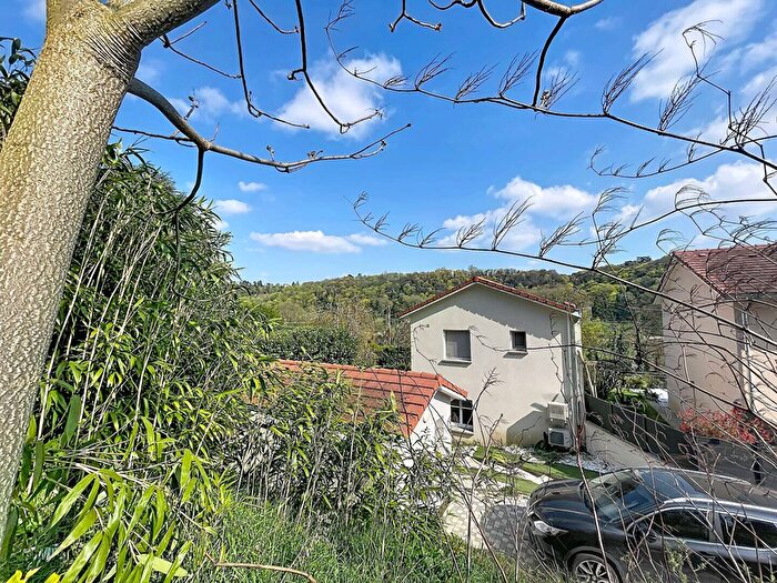 Maison à louer - Collonges-au-Mont-dOr - 6 pièces - 3 chambres