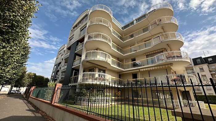 Appartement à louer - Orléans, La Cigogne - 5 pièces - 4 chambres