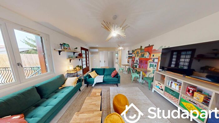 Appartement à louer - Croix Luizet, Villeurbanne - 1 pièce - 5 chambres