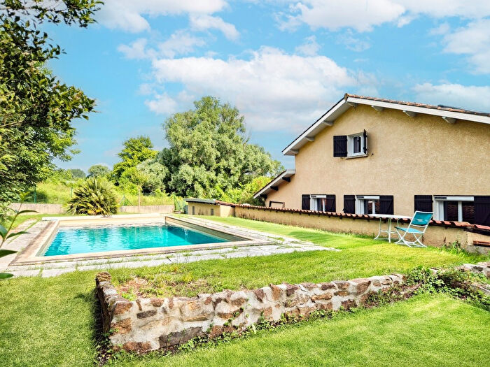 Maison 7 pièces à Auberives-sur-Varèze, à vendre