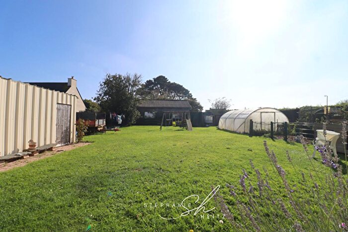 Maison à vendre - Plougasnou - 6 pièces - 3 chambres