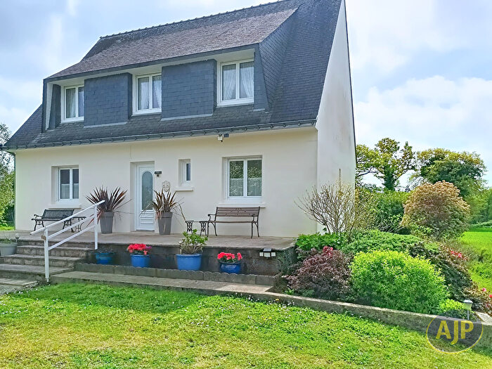 Maison à vendre - Pleucadeuc - 6 pièces - 4 chambres
